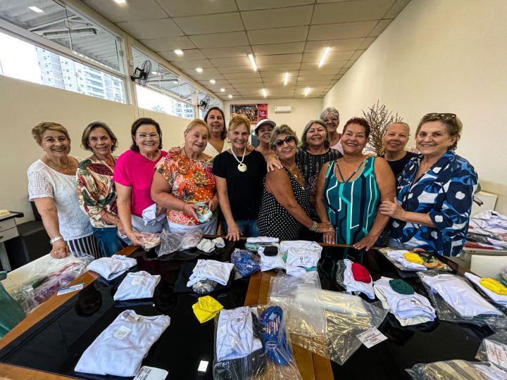 Projeto social do Clube de Campos de Mogi produz 290 kits para crianças ...